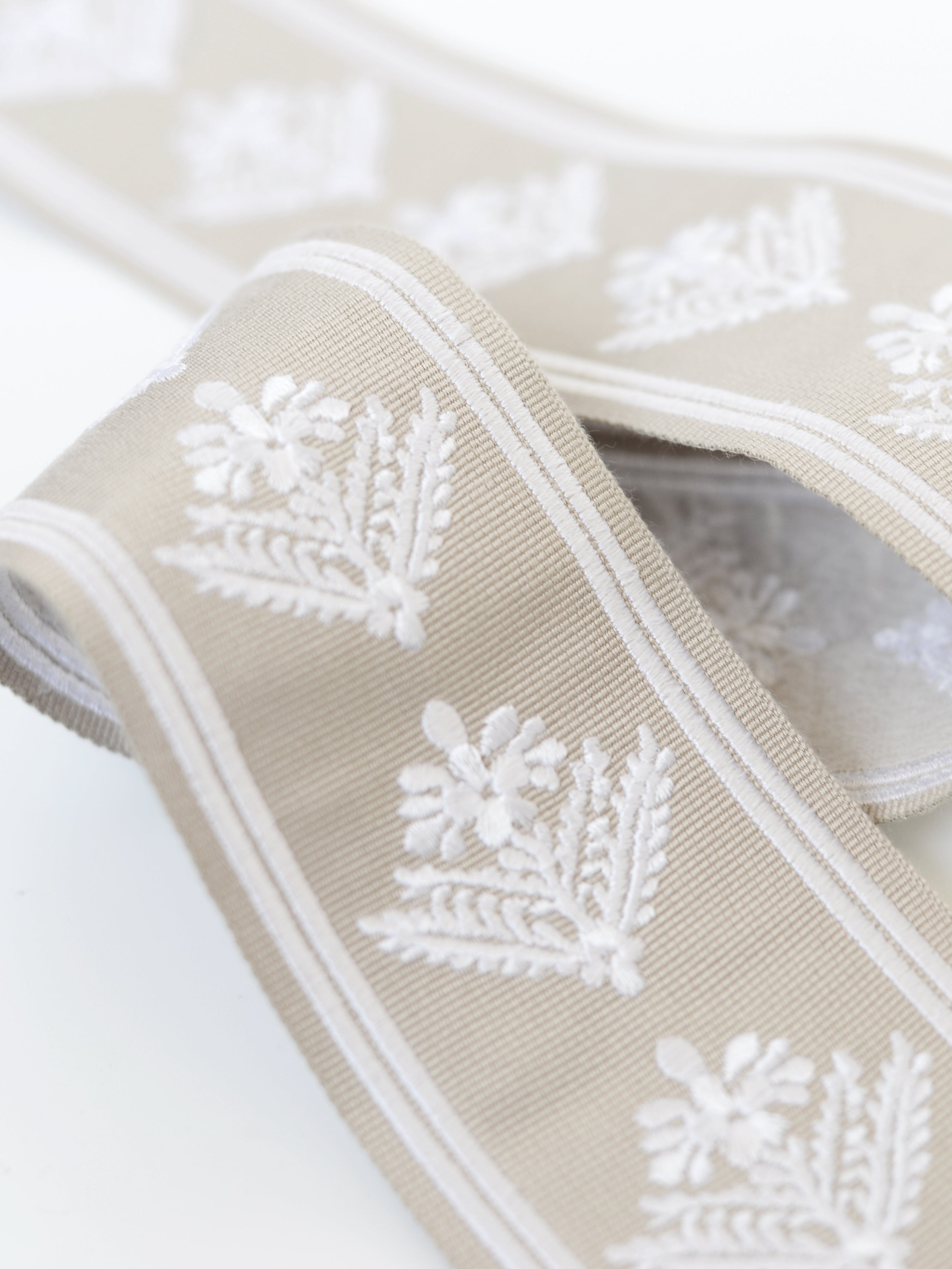 Laura Ashley Borders - Lady Fern, Dove – Casa-fabrics