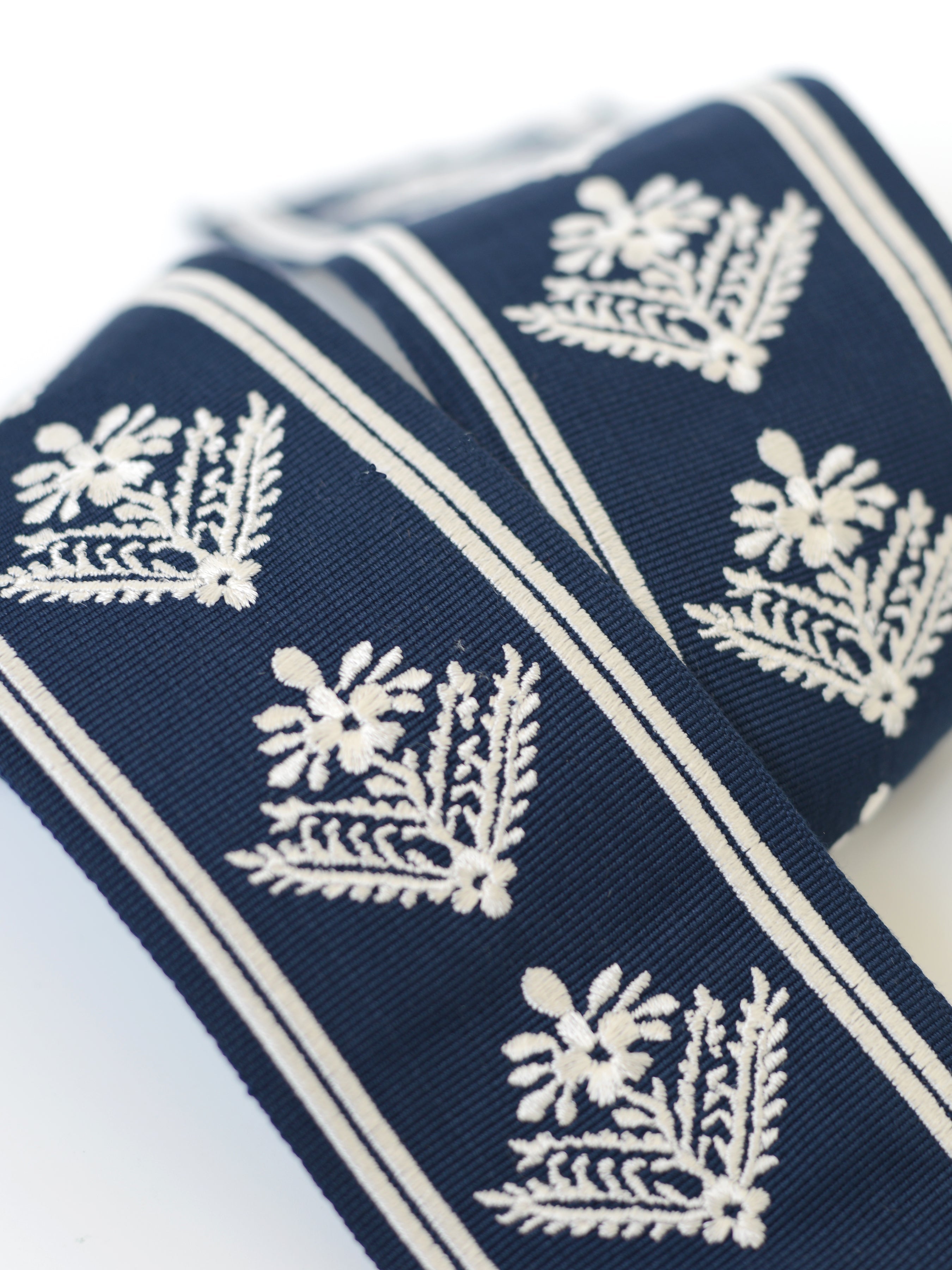 Laura Ashley Borders - Lady Fern, Midnight Navy – Casa-fabrics