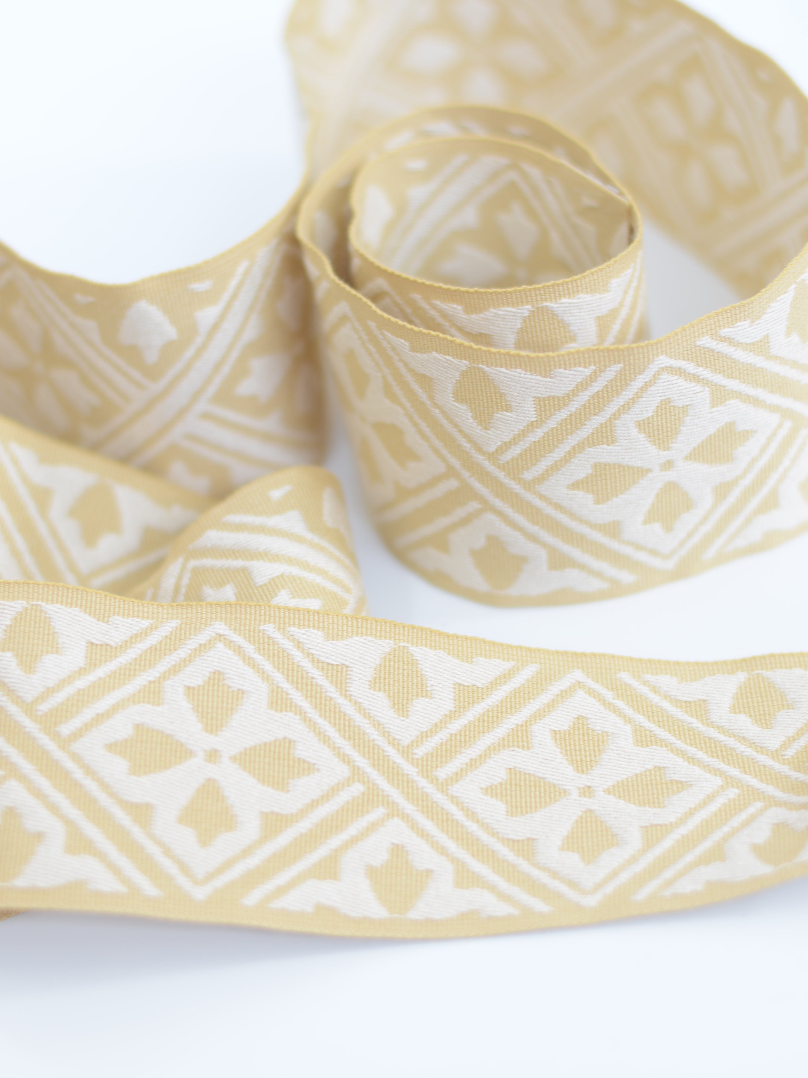 Laura Ashley Borders - Mr Jones, Soft Gold – Casa-fabrics