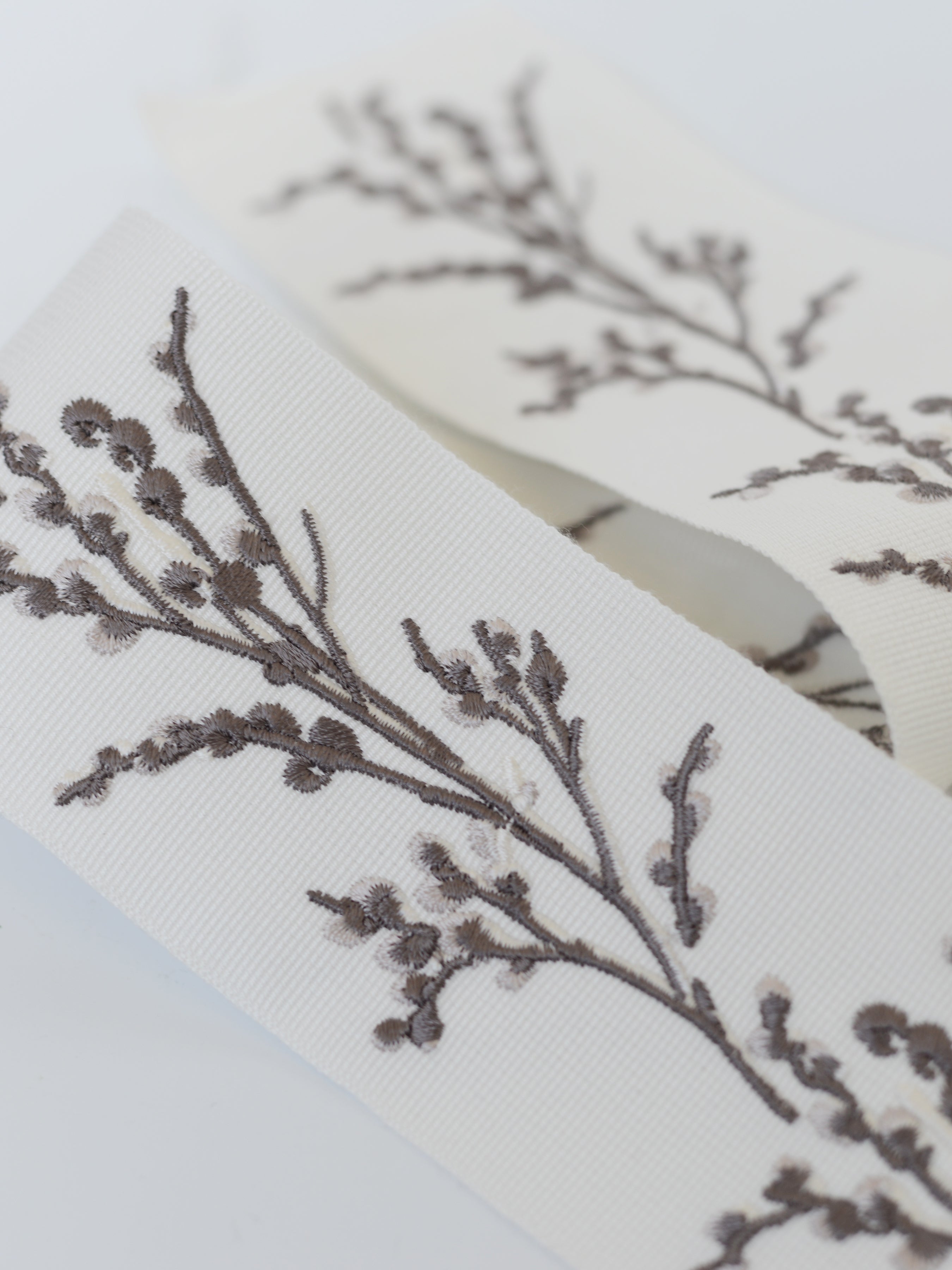 Laura Ashley Borders - Pussy Willow, Natural – Casa-fabrics